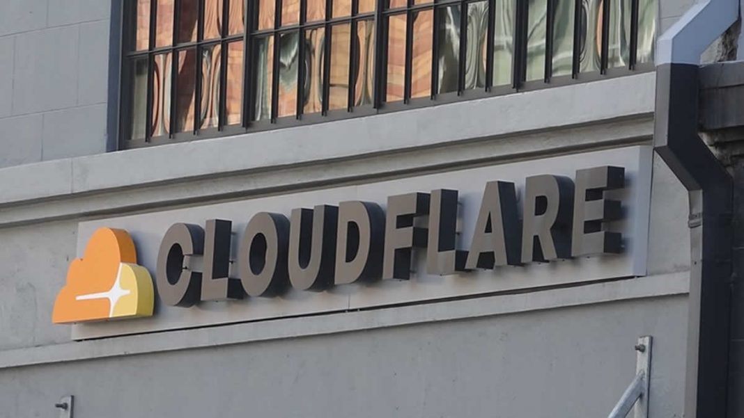 Cloudflare lanza Log Explorer para gestión avanzada de logs — CloudMasters